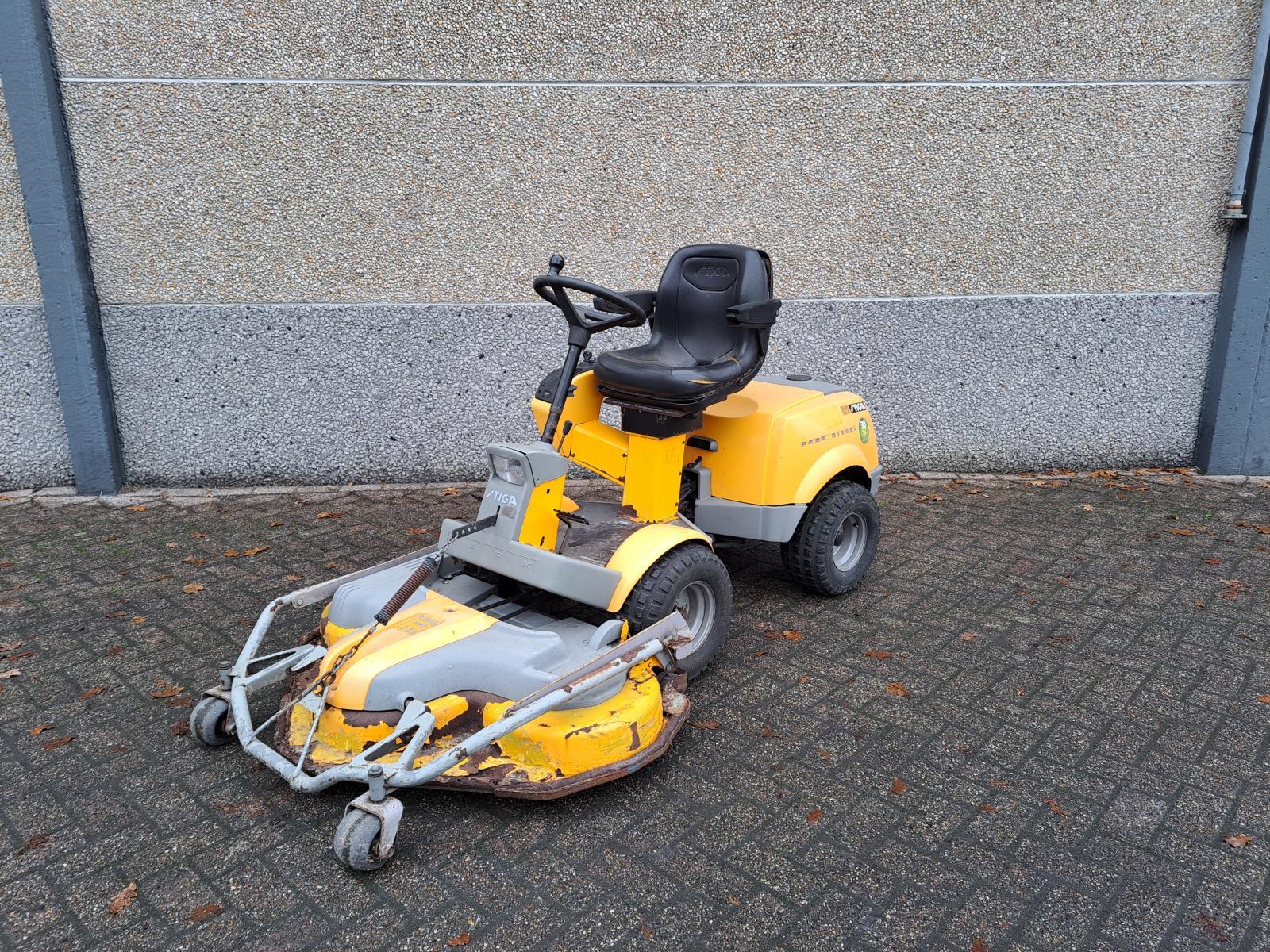 Stiga Park Diesel P901 Zitmaaier 2004