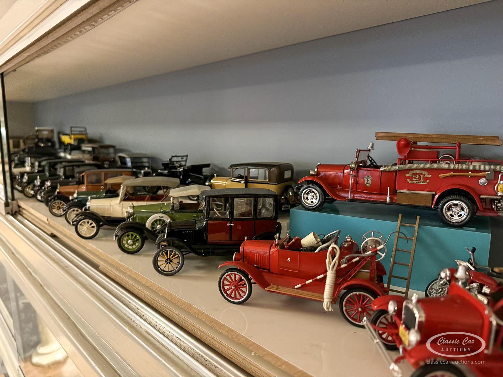 Divers modèles de voitures FORD de collection du musée De Rijcke, avec ...