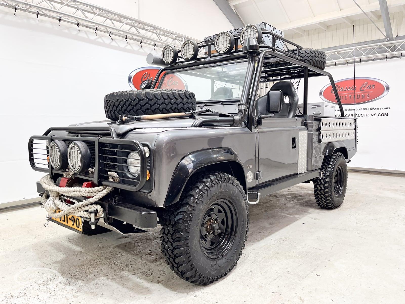 Land Rover Defender 110 200 TDI 'Tomb Raider replica' 1983