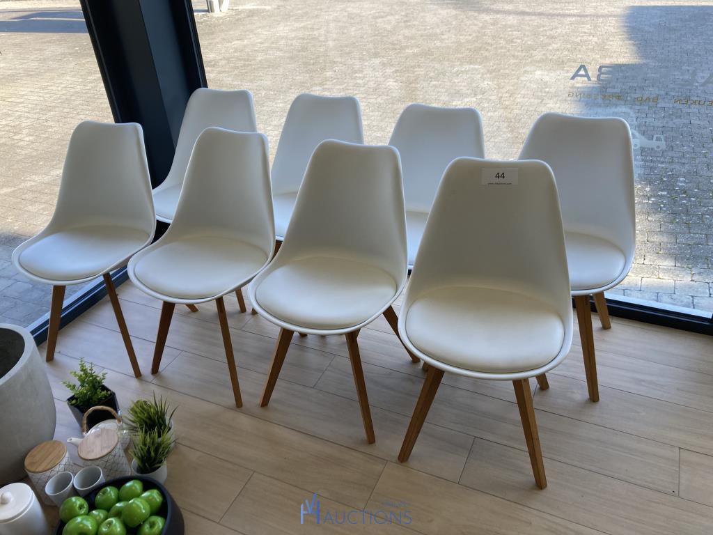 8 stoelen