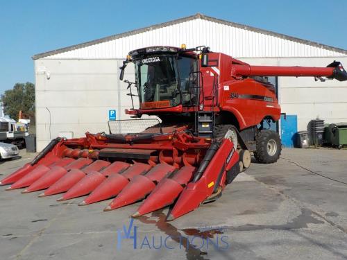 combine CASE IH AXIAL FLOW 8240 equipped with 8-row corncob harvester ...