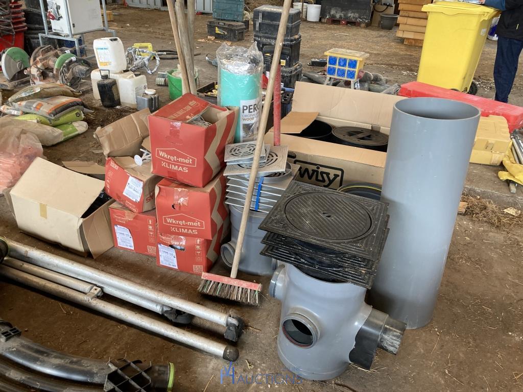 partij diversen waaronder putdeksels en pvc verdeelstukken