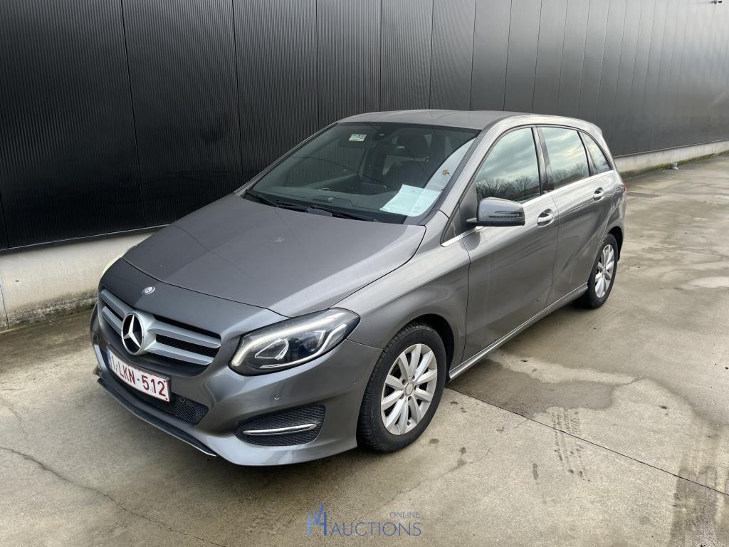 MERCEDES BENZ B200 - 2015
