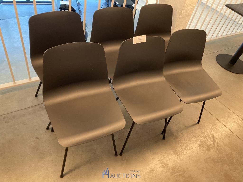 8 metalen/pvc stoelen