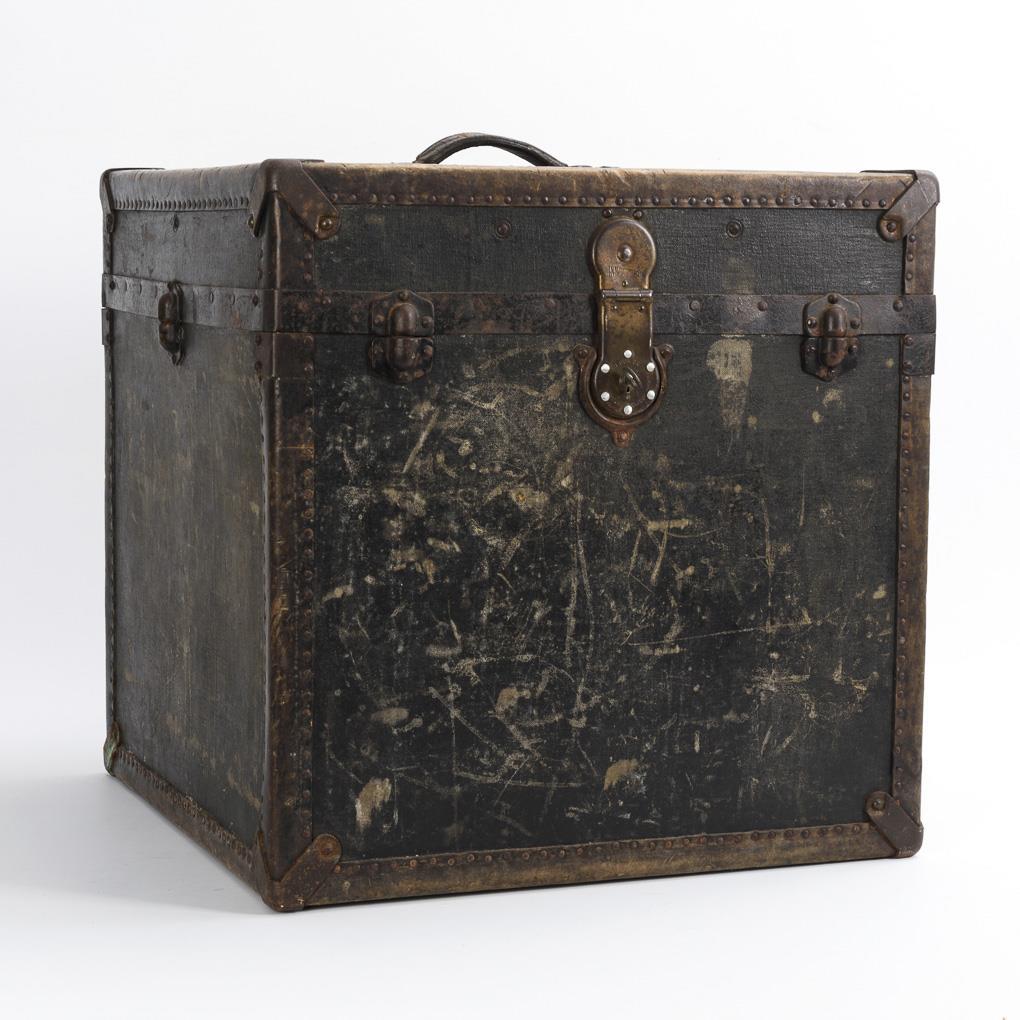 Früher Reisekoffer. Innovation Trunk Co. New York, London, Paris ...